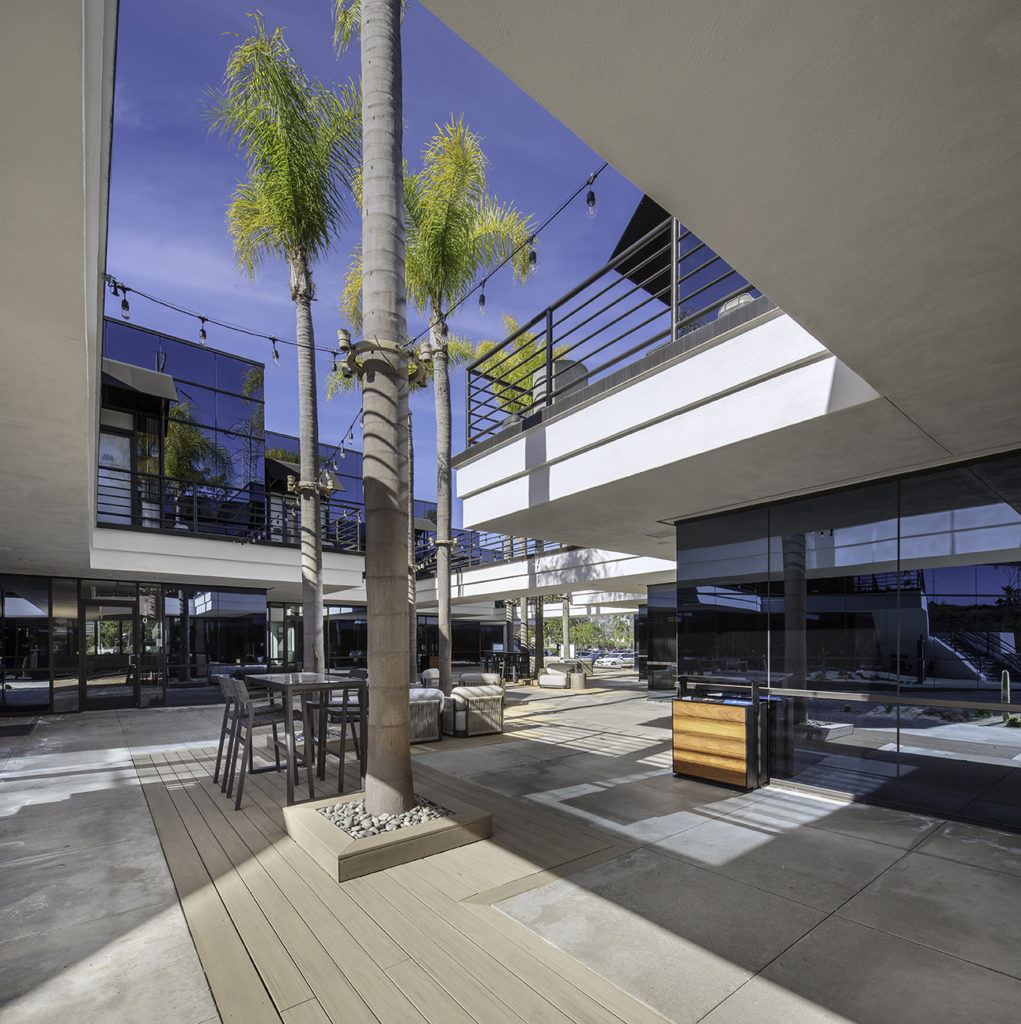 Latitude Exterior (6265 Greenwich) - RBN Design